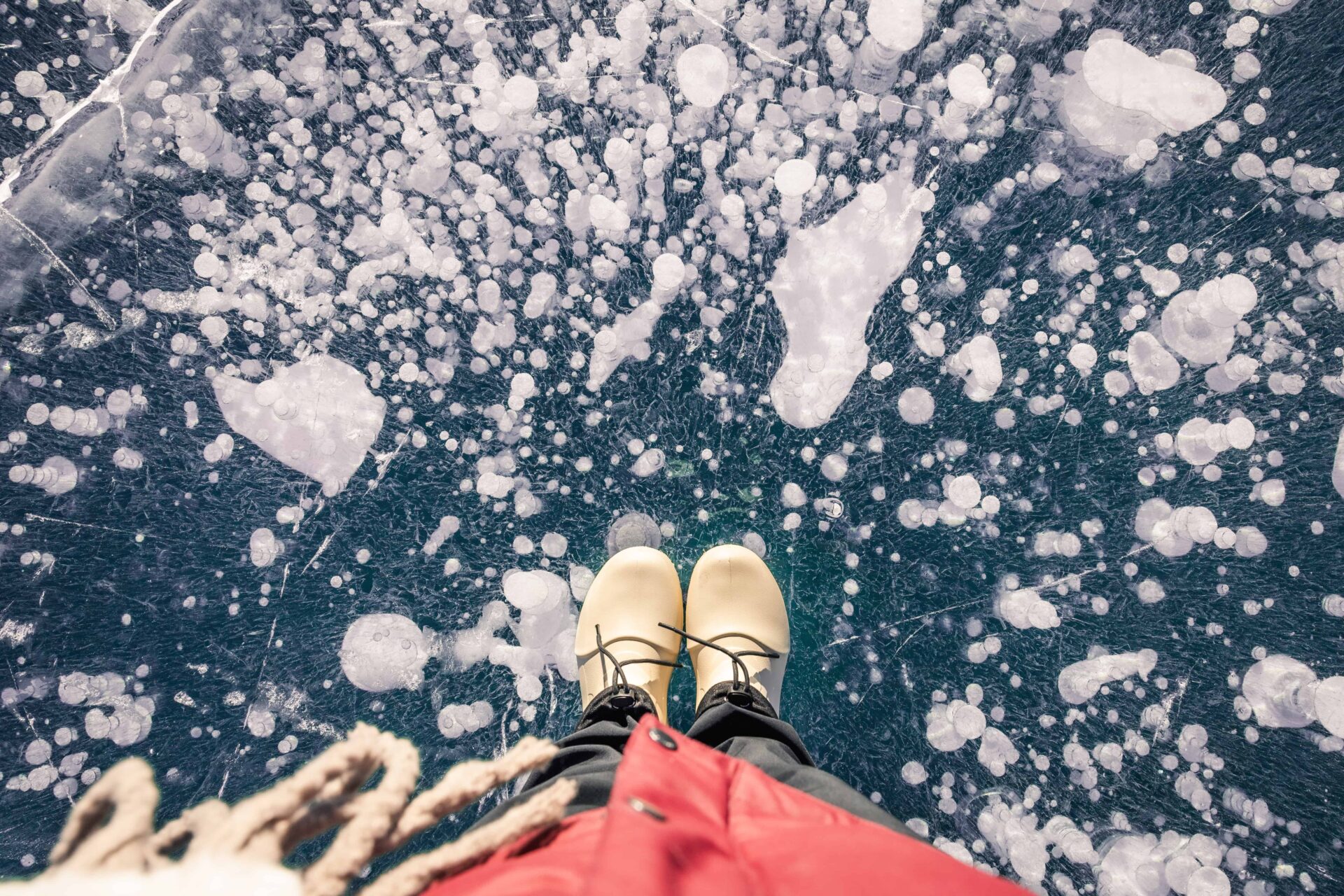 Abraham Lake Ice Bubbles in 2026: Best Spots & Safety Guide